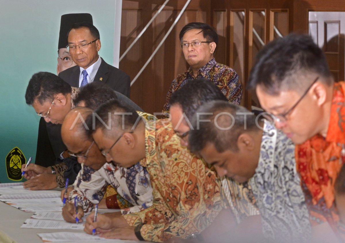 RENEGOISASI KONTRAK 25 KK-PKP2B | ANTARA Foto