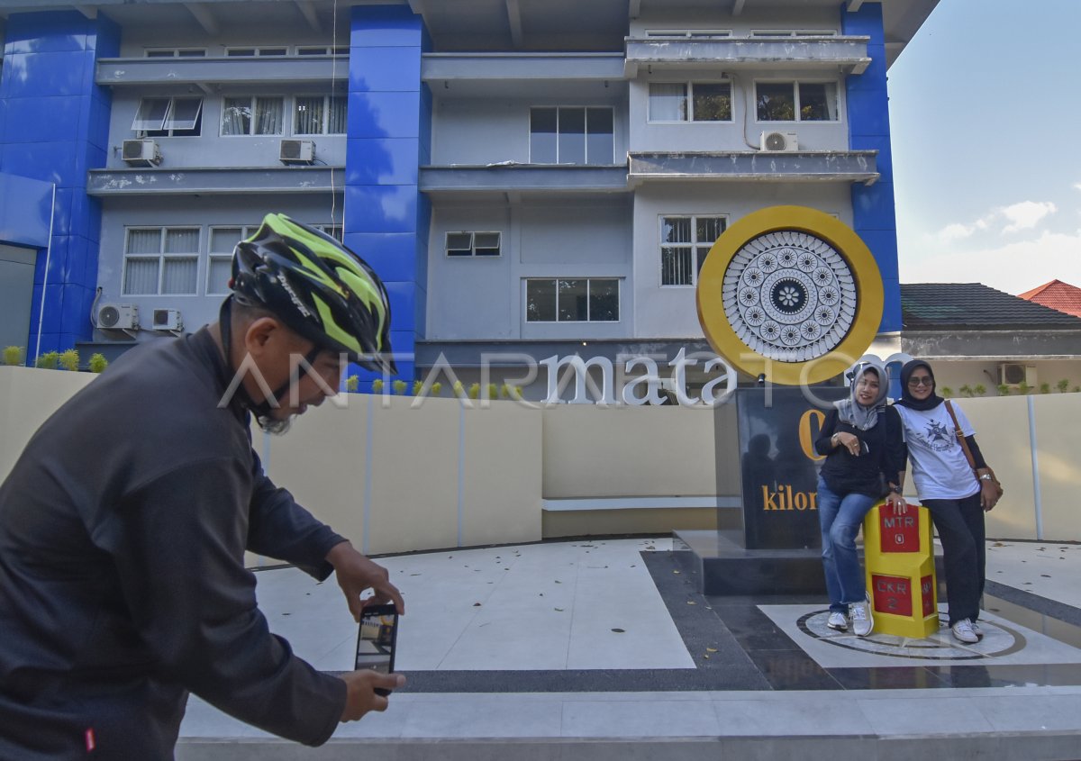 TITIK NOL KM MATARAM | ANTARA Foto