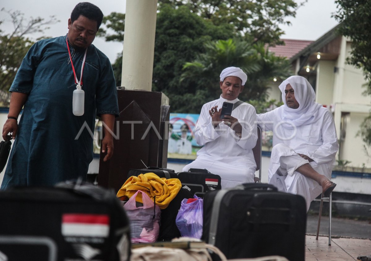 KEDATANGAN JAMAAH HAJI ASAL KALTENG | ANTARA Foto