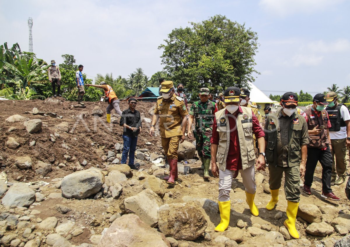 Menko PMK dan Kepala BNPB tinjau lokasi banjir bandang | ANTARA Foto