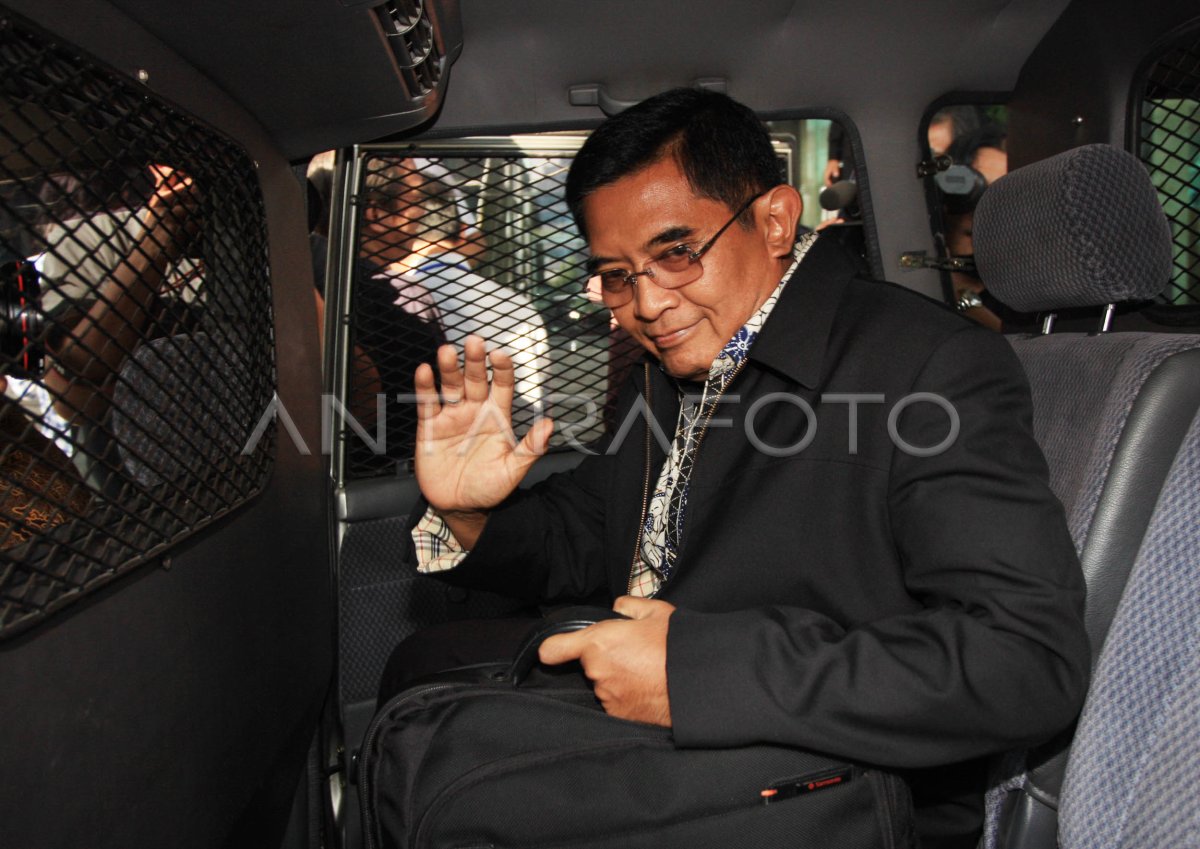 PENYIDIKAN TERAKHIR MANTAN DIRUT PLN. | ANTARA Foto PENYIDIKAN TERAKHIR MANTAN DIRUT PLN. | ANTARA Foto