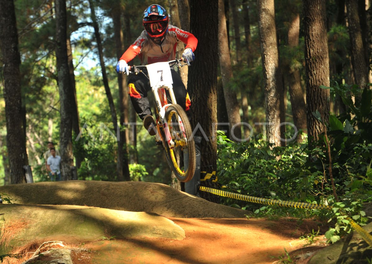 LATIHAN RESMI | ANTARA Foto