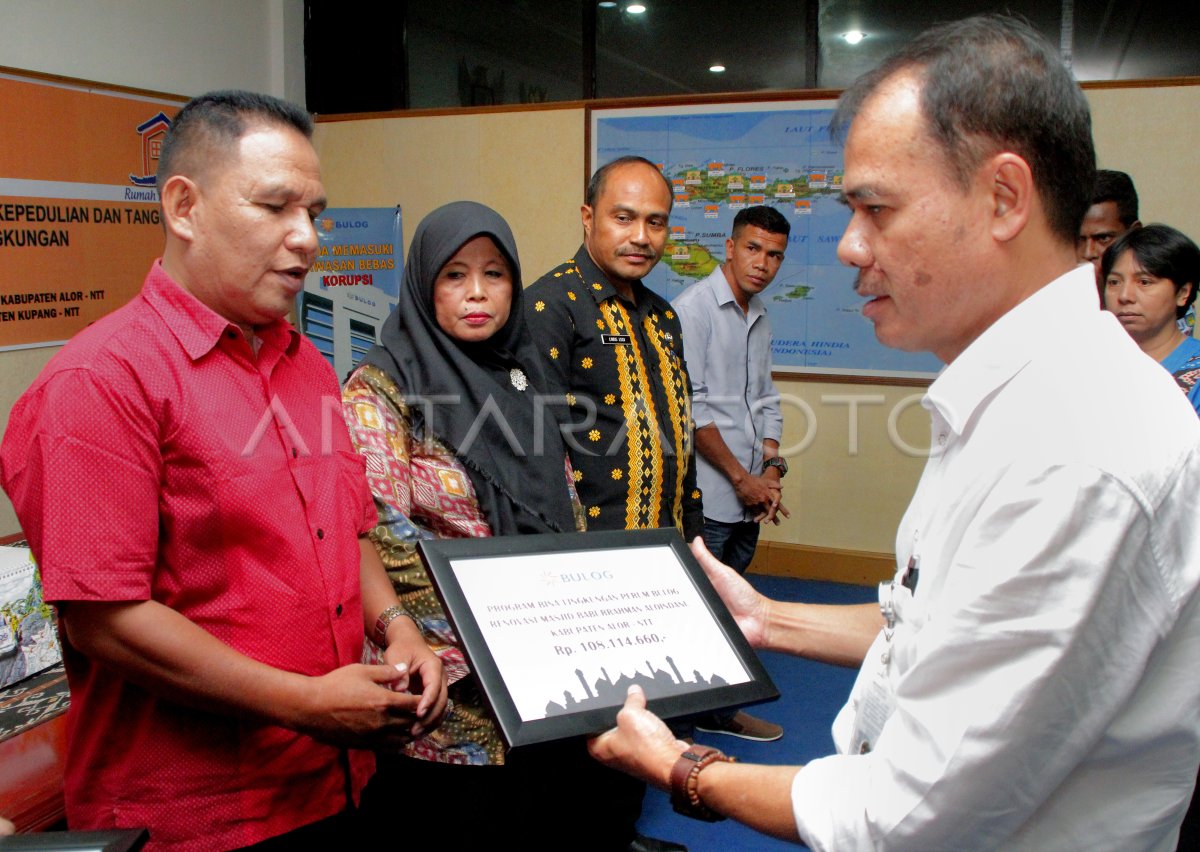 BANTUAN BINA LINGKUNGAN BULOG NTT | ANTARA Foto BANTUAN BINA LINGKUNGAN BULOG NTT | ANTARA Foto
