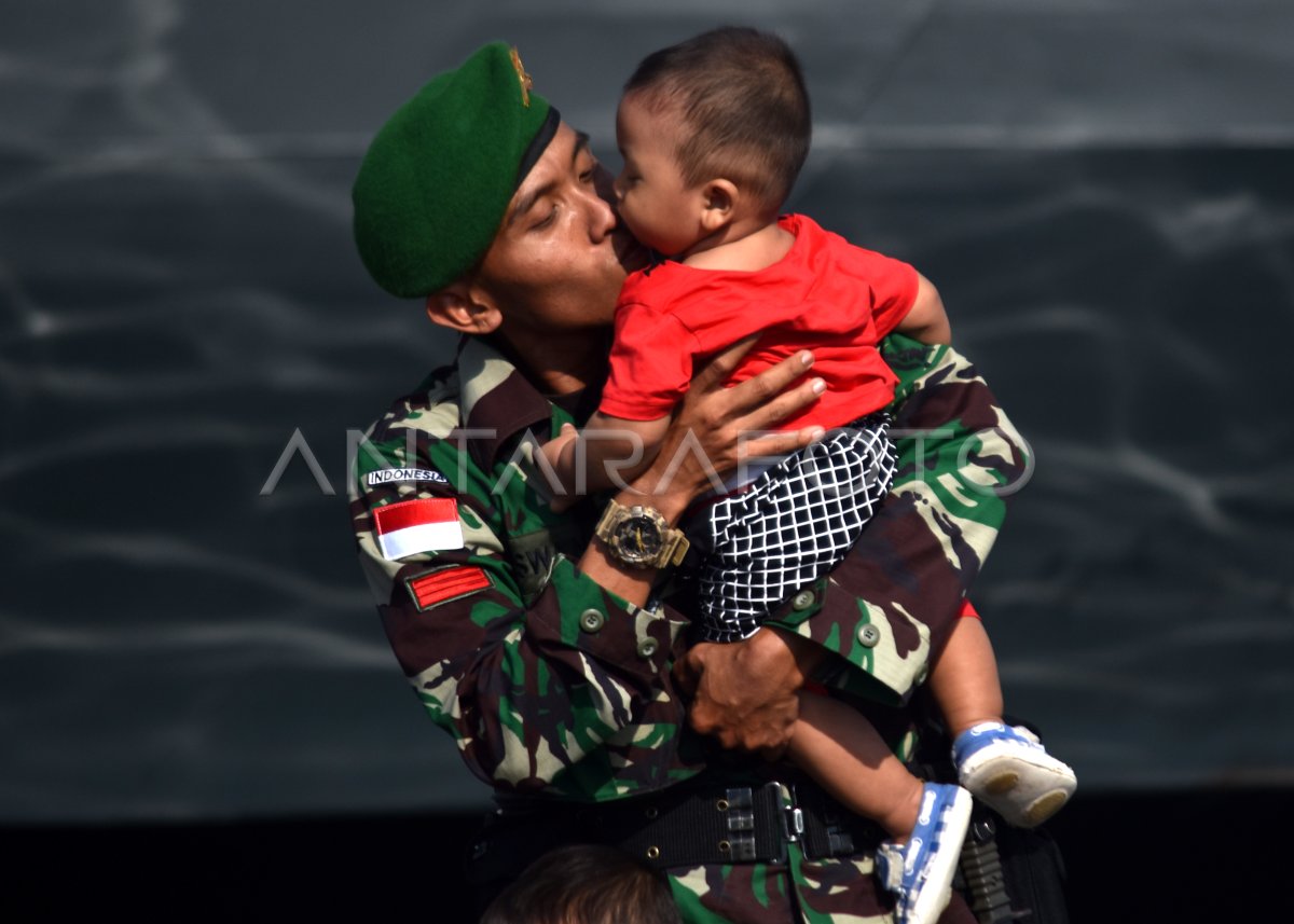 PEMBERANGKATAN PAMTAS INDONESIA-PAPUA NUGINI | ANTARA Foto