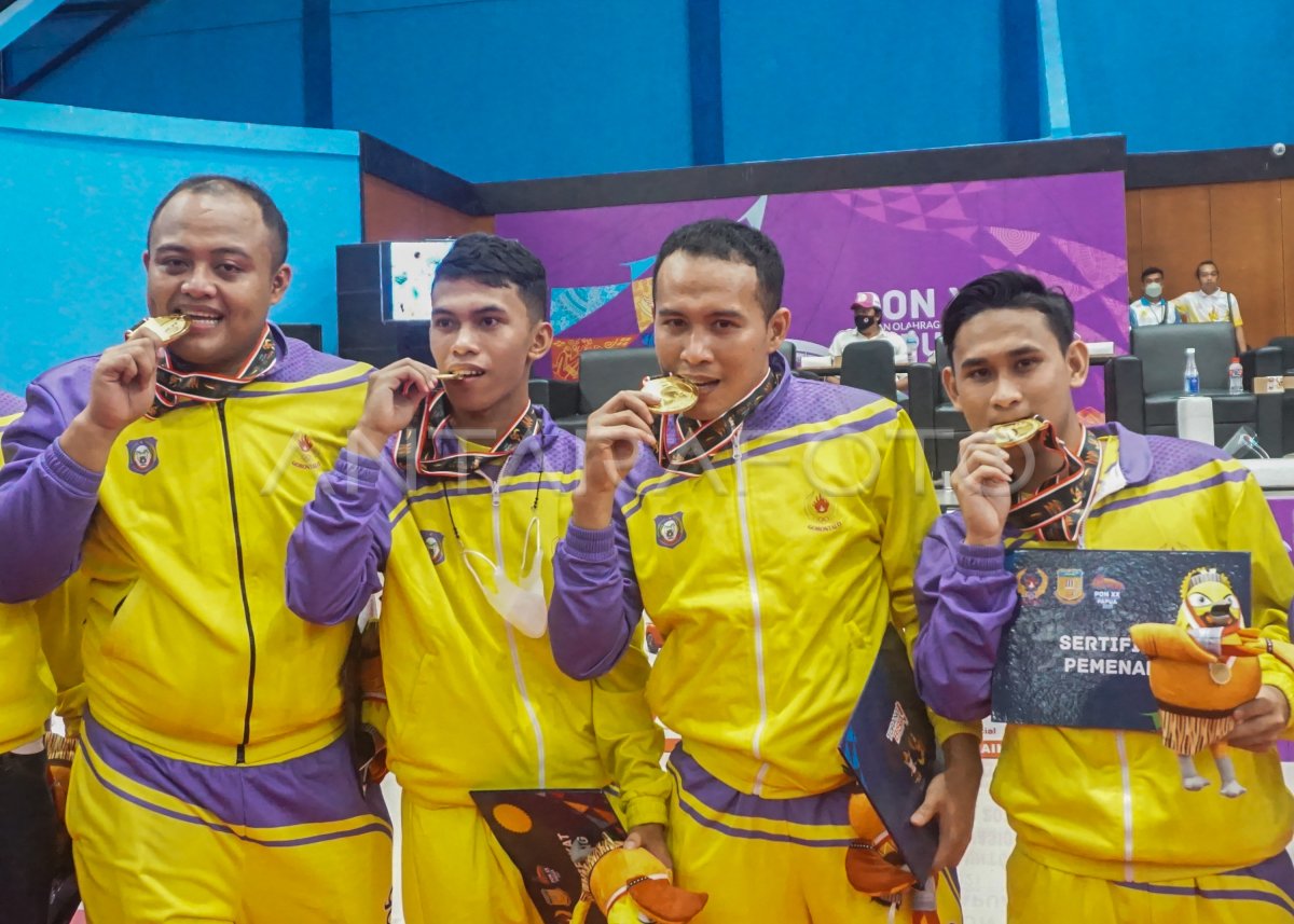 SEPAK TAKRAW BEREGU PUTRA GORONTALO RAIH EMAS | ANTARA Foto