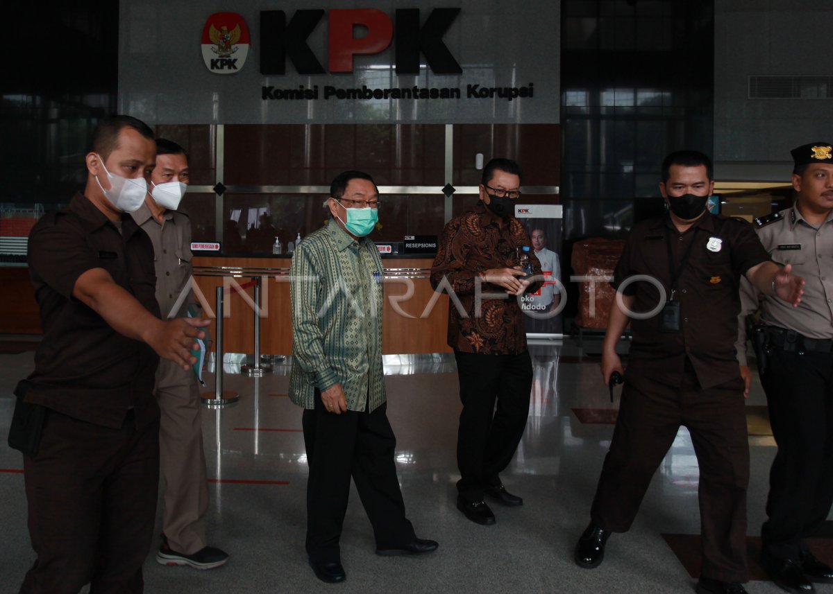 Saksi kasus gratifikasi mantan Bupati Sidoarjo | ANTARA Foto Saksi kasus gratifikasi mantan Bupati Sidoarjo | ANTARA Foto