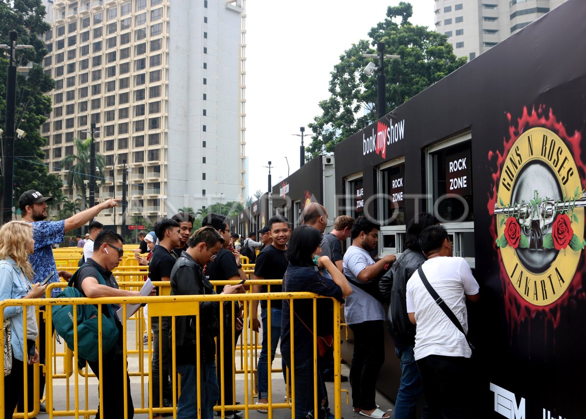 PENUKARAN TIKET KONSER | ANTARA Foto