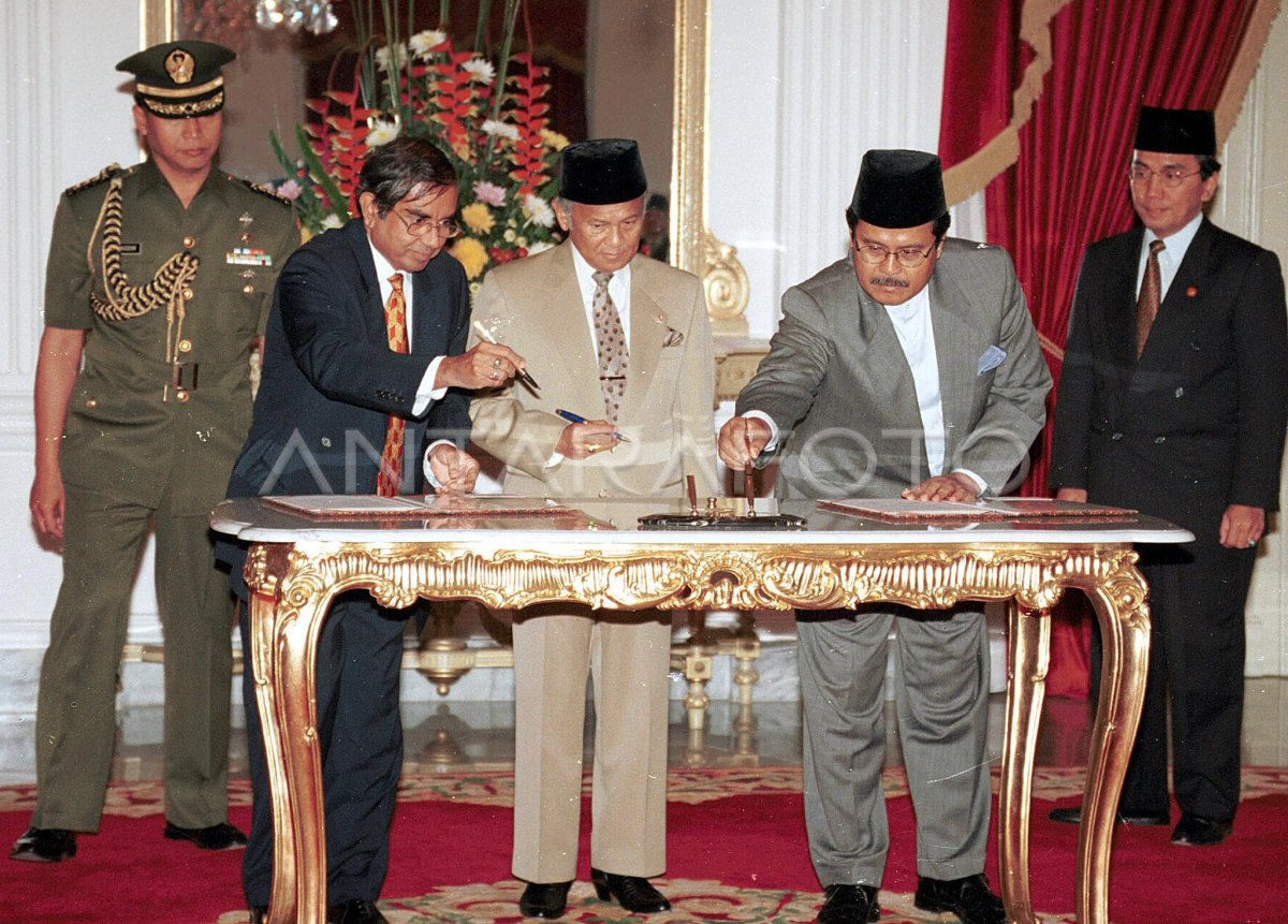 Presiden Bj Habibie Kerjasama Dengan Ilo Antara Foto