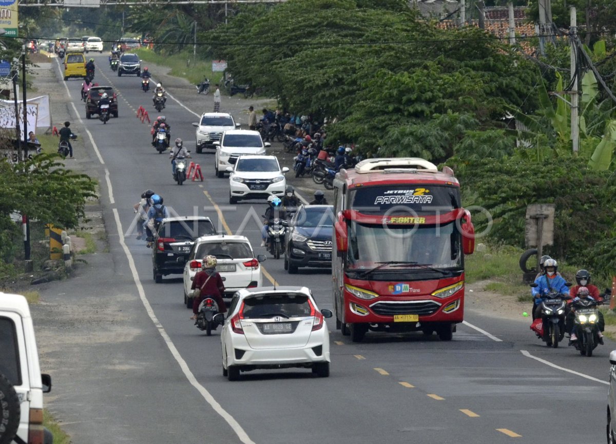ARUS BALIK DI JALAN LINTAS SUMATERA | ANTARA Foto