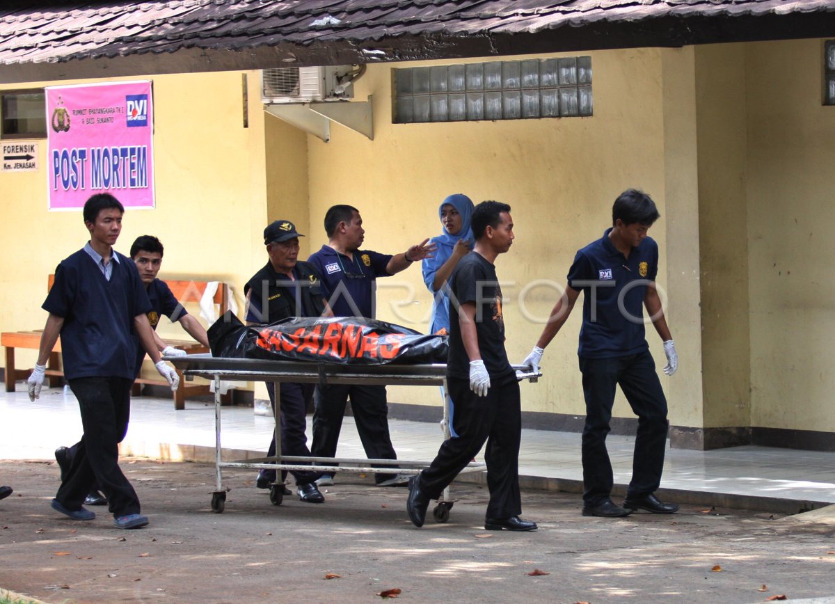 PROSES IDENTIFIKASI JENAZAH | ANTARA Foto