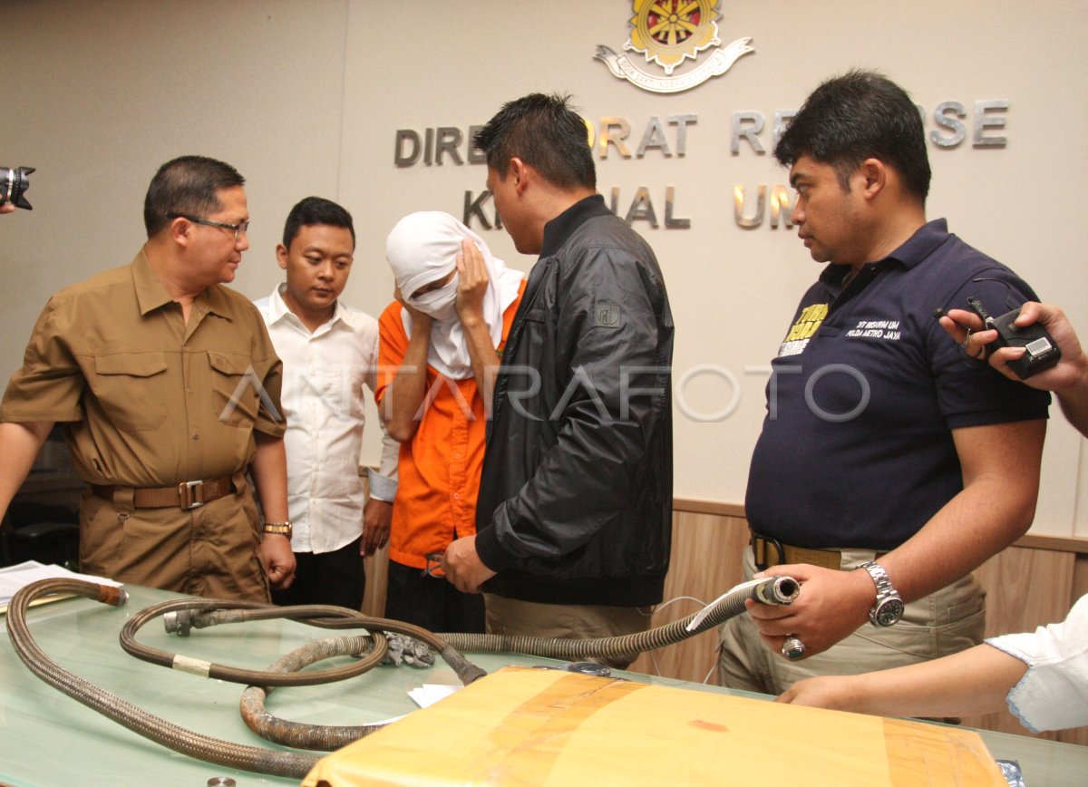 PENGUNGKAPAN KASUS KEBAKARAN PABRIK MANDOM | ANTARA Foto