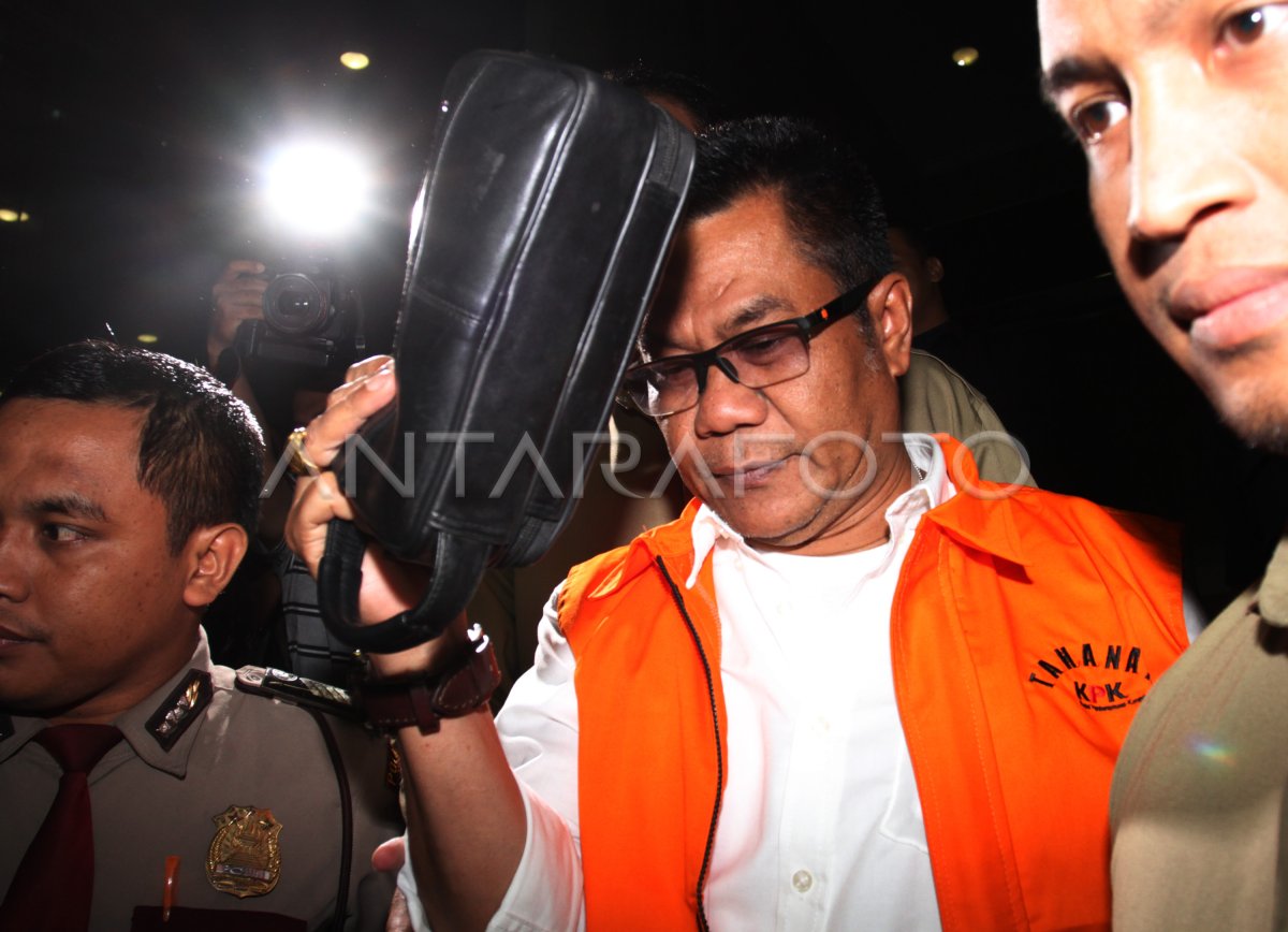 ANGGOTA DPRD BANTEN TRI SATYA DITAHAN | ANTARA Foto ANGGOTA DPRD BANTEN TRI SATYA DITAHAN | ANTARA Foto