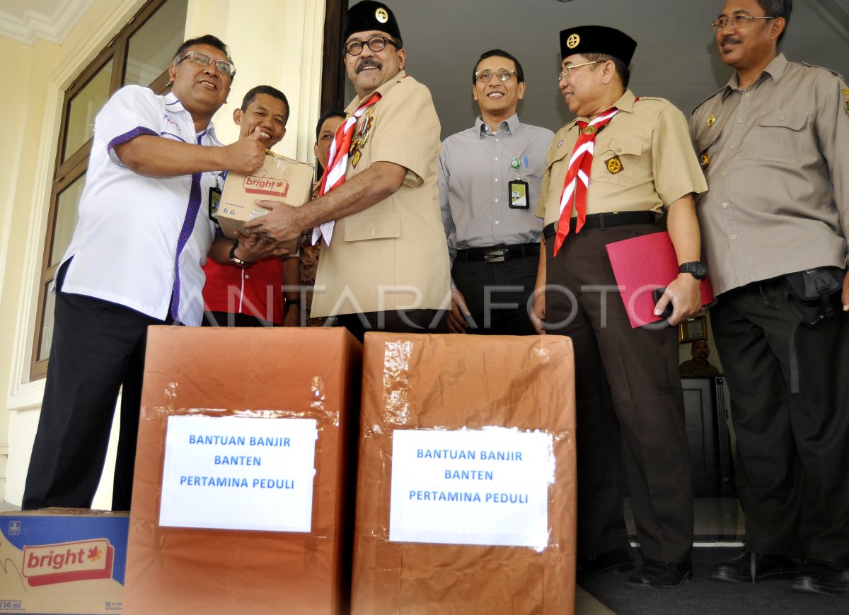 BANTUAN PERTAMINA UNTUK KORBAN BANJIR | ANTARA Foto
