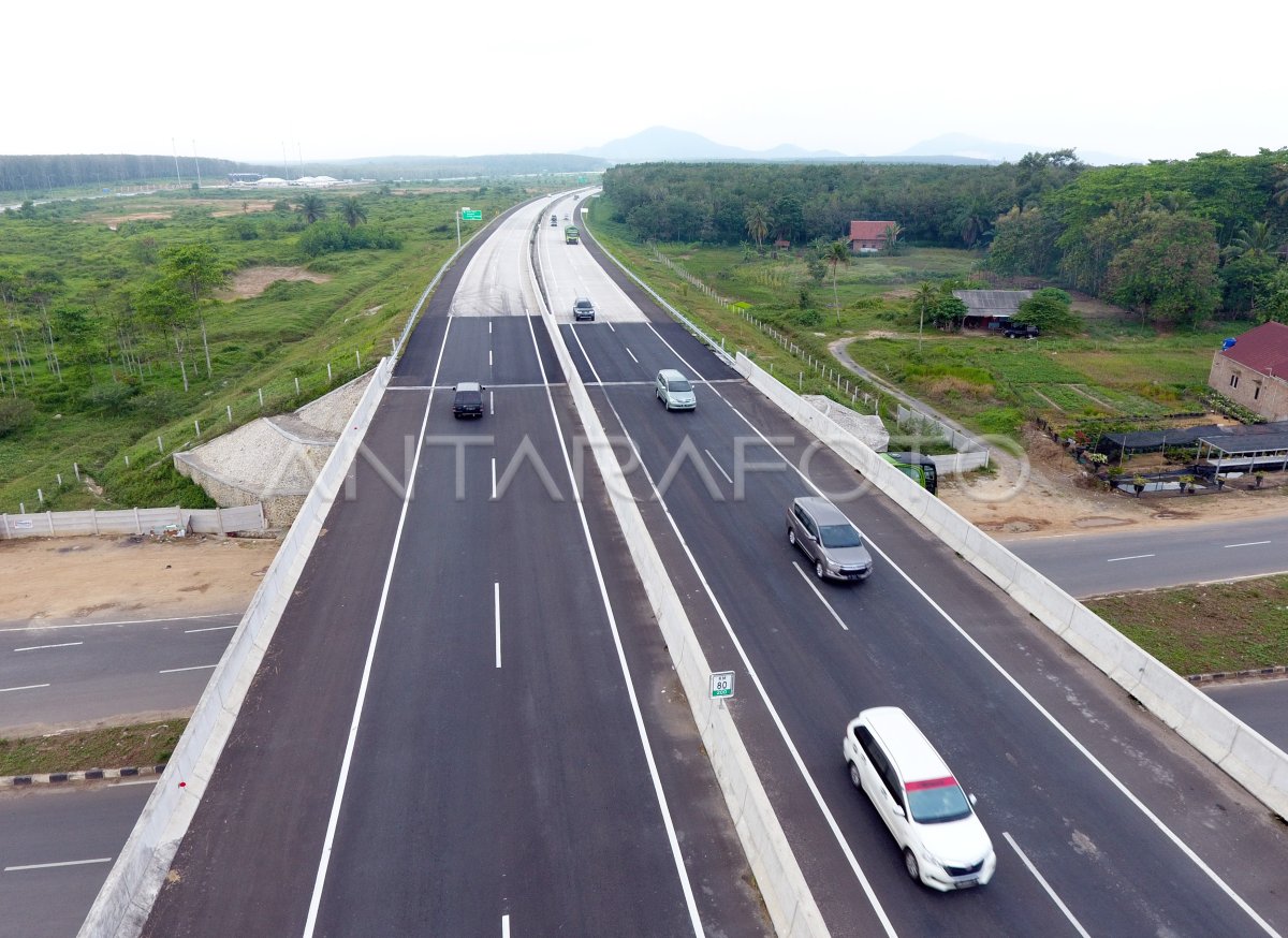 ARUS MUDIK DI TOL LAMPUNG | ANTARA Foto