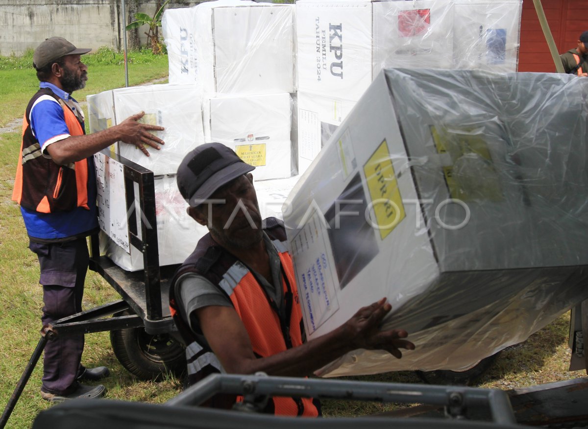 Pengiriman logistik Pemilu 2024 di Papua Pegunungan | ANTARA Foto