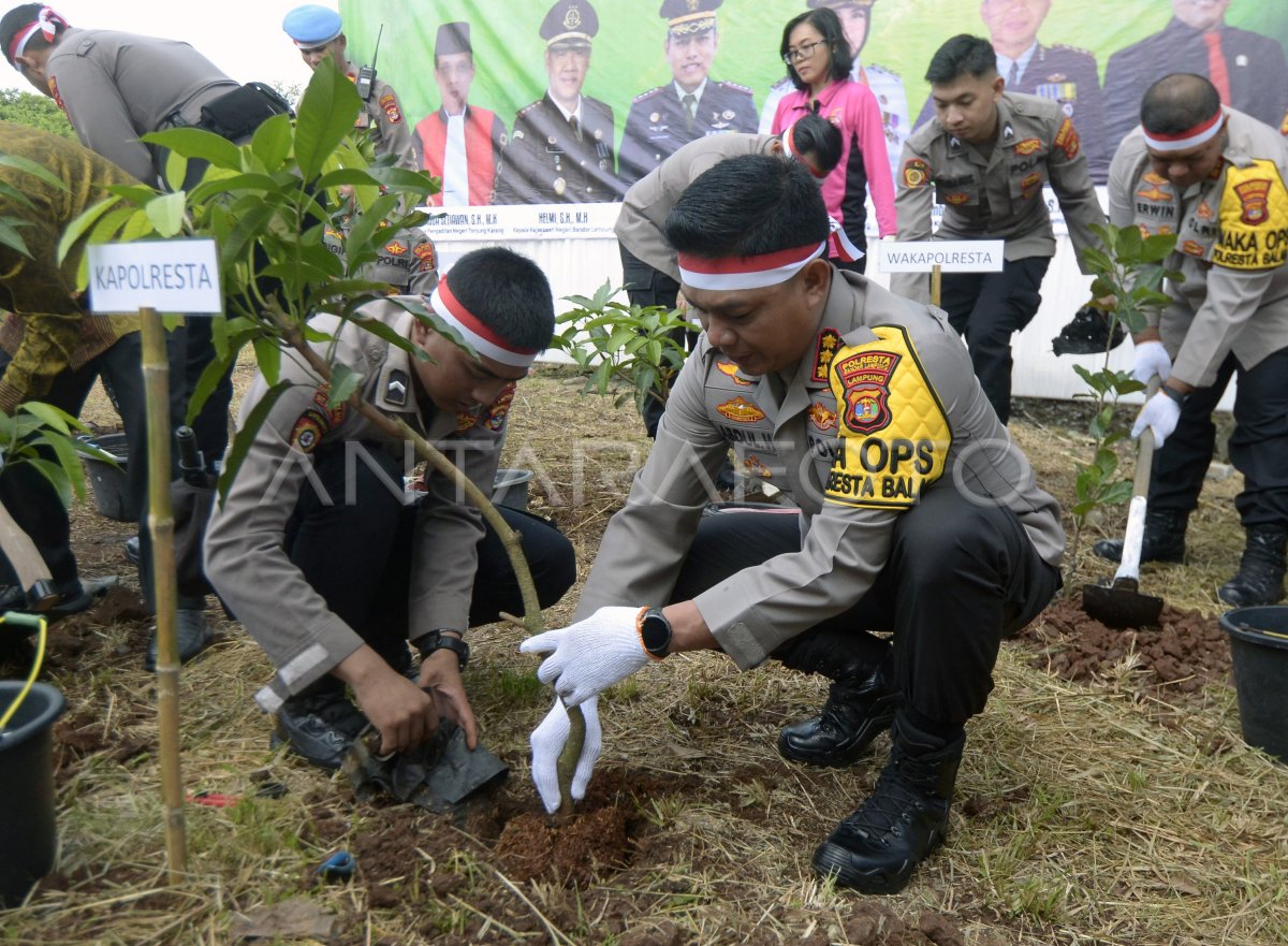Aksi tanam pohon HUT Bhayangkara | ANTARA Foto