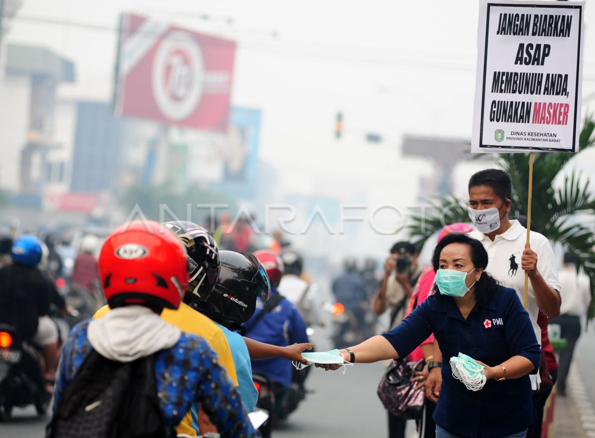 SOSIALISASI PENGGUNAAN MASKER | ANTARA Foto