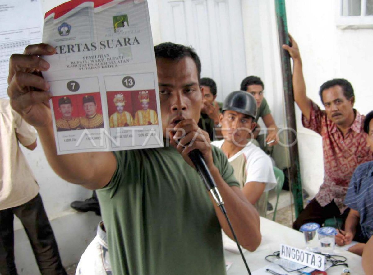 PENGHITUNGAN SUARA | ANTARA Foto