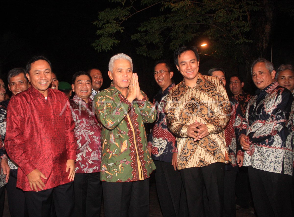 LAMARAN IBAS DAN ALIYA | ANTARA Foto LAMARAN IBAS DAN ALIYA | ANTARA Foto