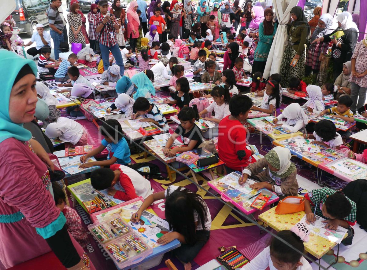 LOMBA MEWARNAI | ANTARA Foto