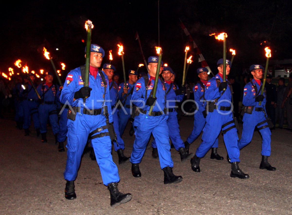 PAWAI OBOR SAMBUT HUT KEMERDEKAAN | ANTARA Foto PAWAI OBOR SAMBUT HUT KEMERDEKAAN | ANTARA Foto