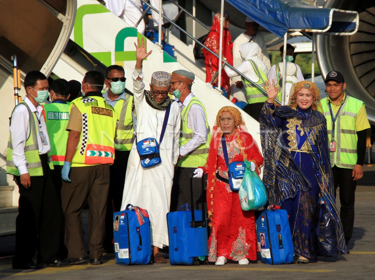 KEDATANGAN JAMAAH HAJI MAKASSAR | ANTARA Foto KEDATANGAN JAMAAH HAJI MAKASSAR | ANTARA Foto
