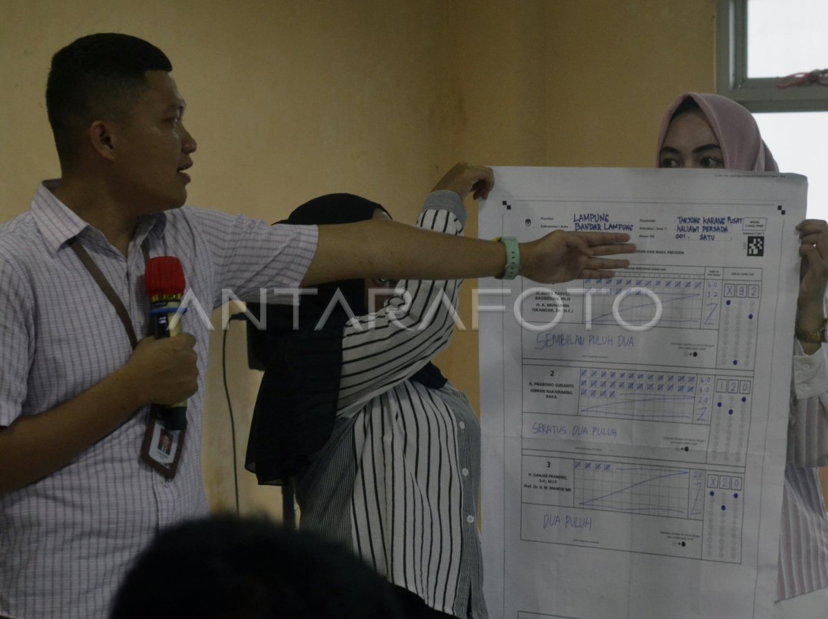 Rekapitulasi perhitungan suara PPK di Bandar Lampung | ANTARA Foto