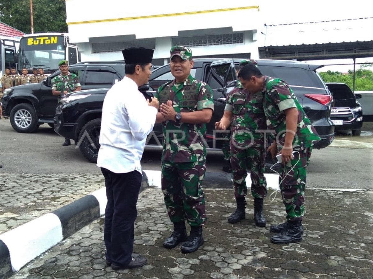 PANGDAM XIV HASANUDDIN KE BUTON | ANTARA Foto PANGDAM XIV HASANUDDIN KE BUTON | ANTARA Foto