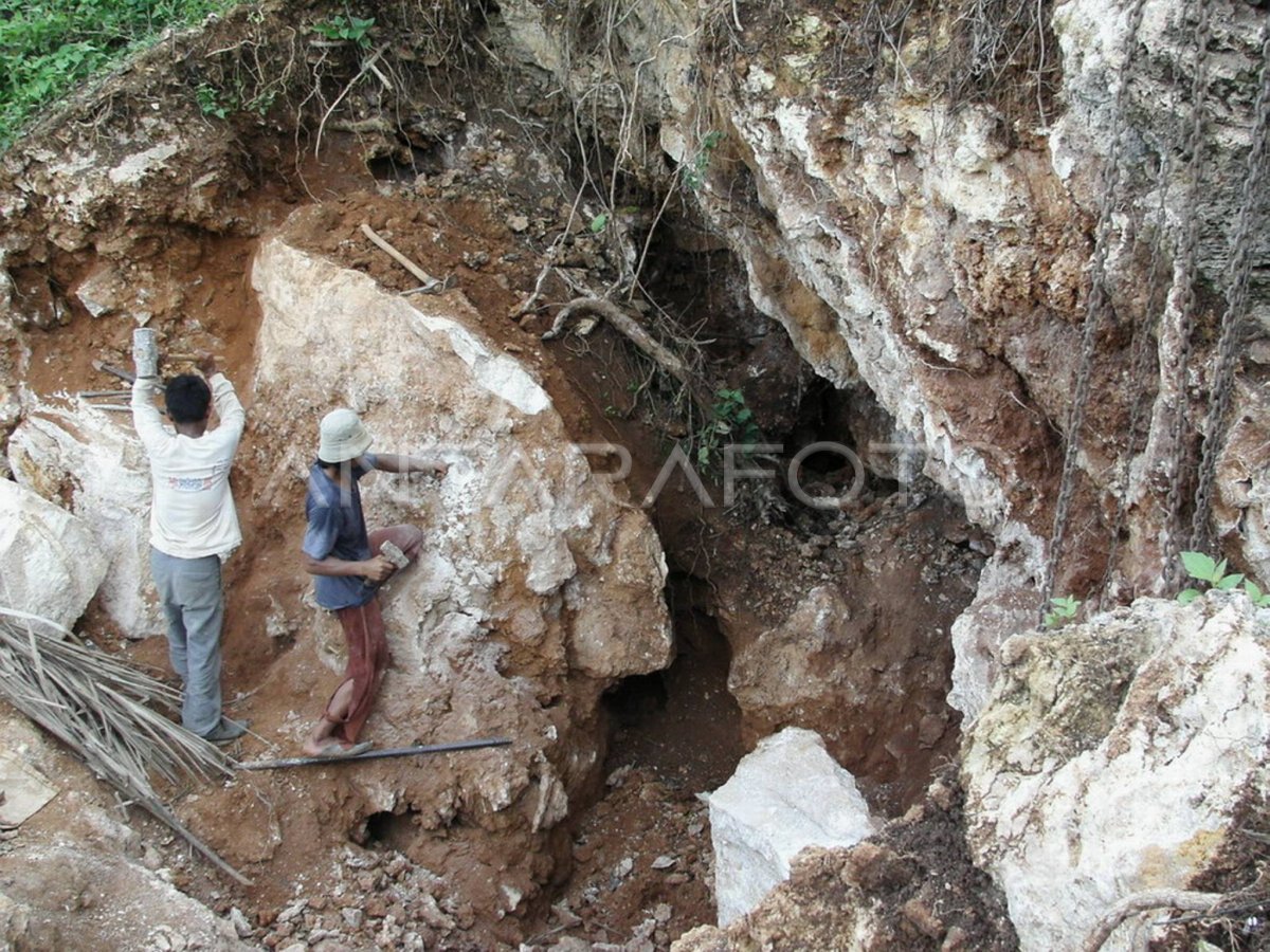 BAHAYA MENGANCAM | ANTARA Foto BAHAYA MENGANCAM | ANTARA Foto
