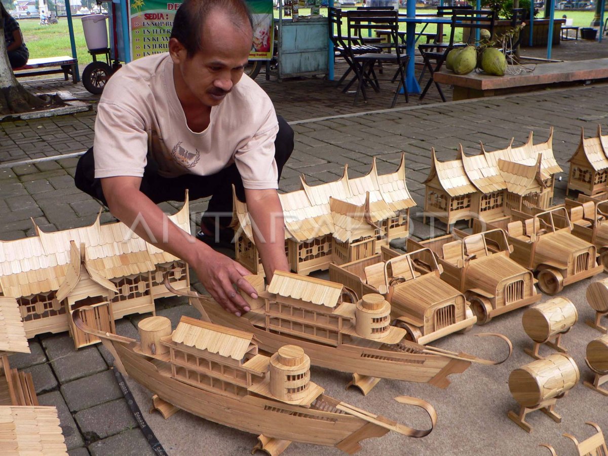 KERAJINAN BAMBU | ANTARA Foto