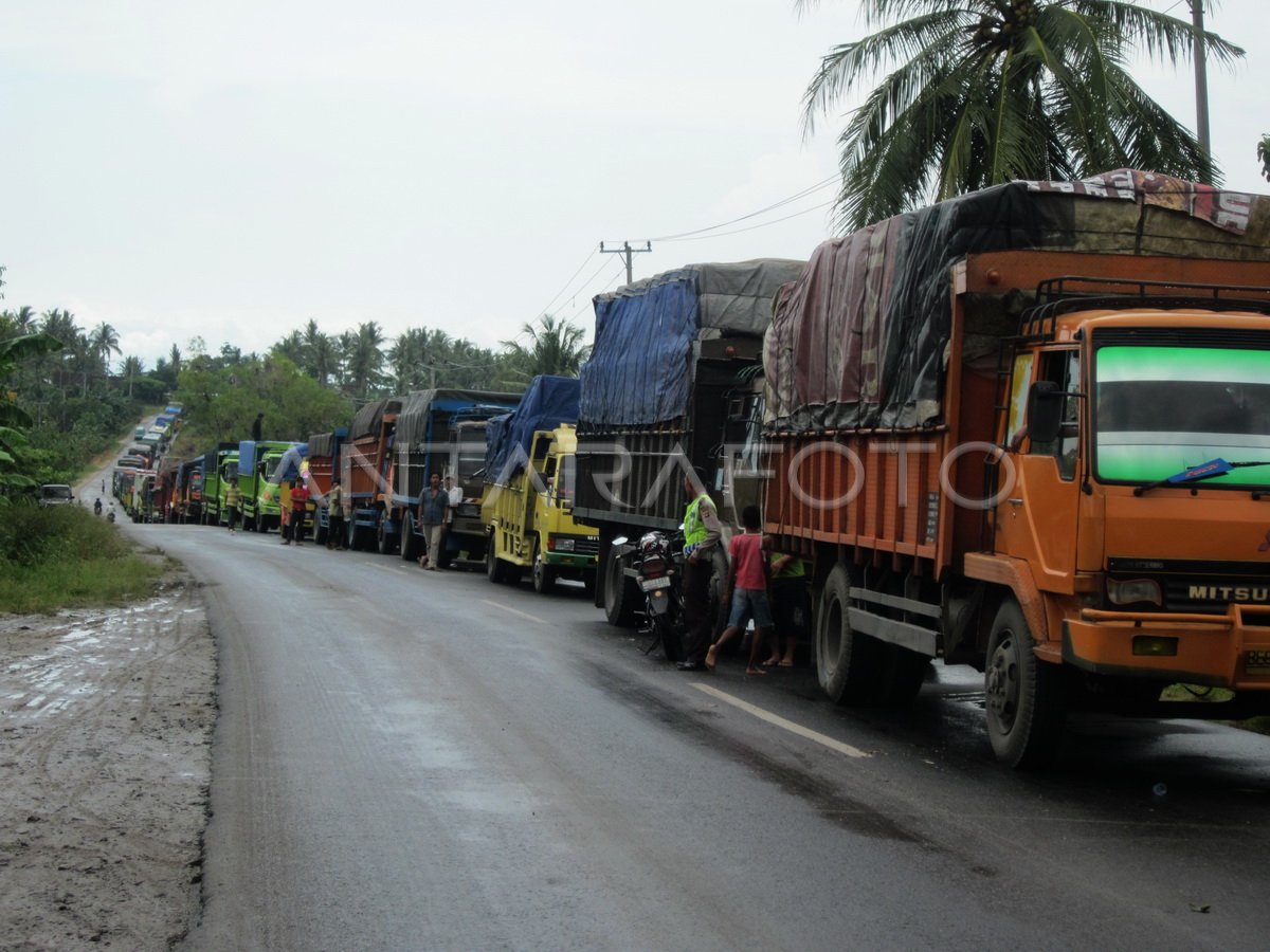 MACET TOTAL | ANTARA Foto