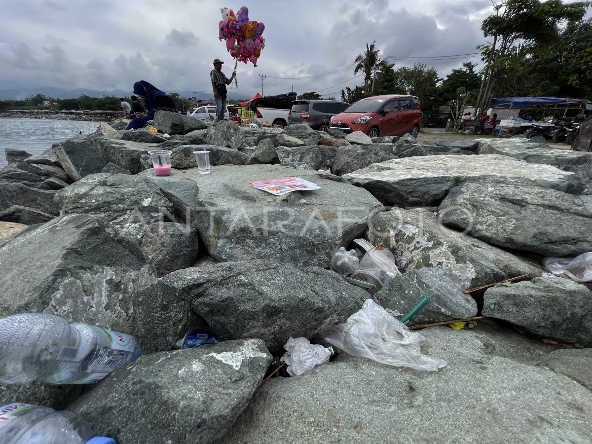 POTENSI TIMBULAN SAMPAH PLASTIK DI LAUT | ANTARA Foto POTENSI TIMBULAN SAMPAH PLASTIK DI LAUT | ANTARA Foto