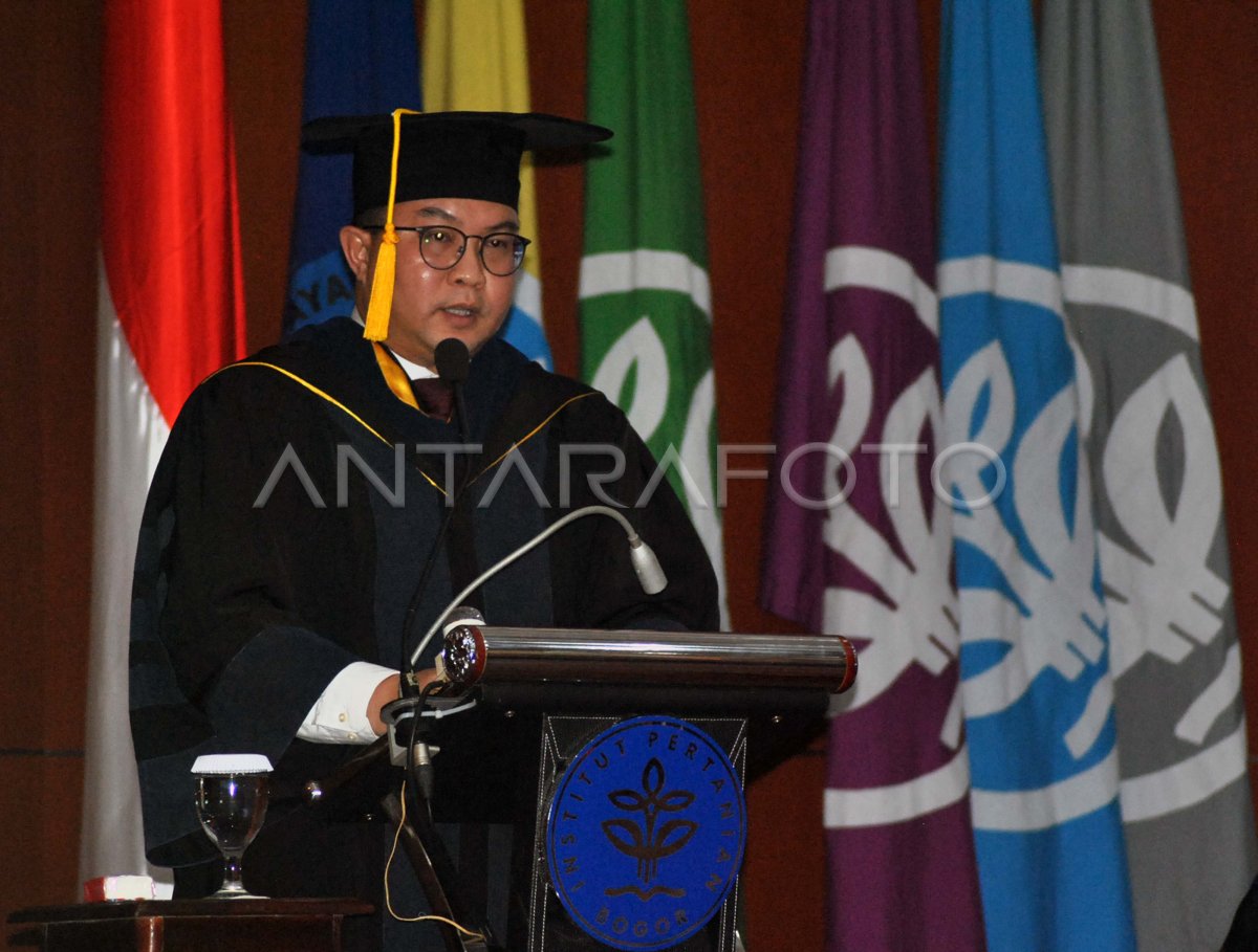 PENGUKUHAN GURU BESAR REKTOR IPB | ANTARA Foto