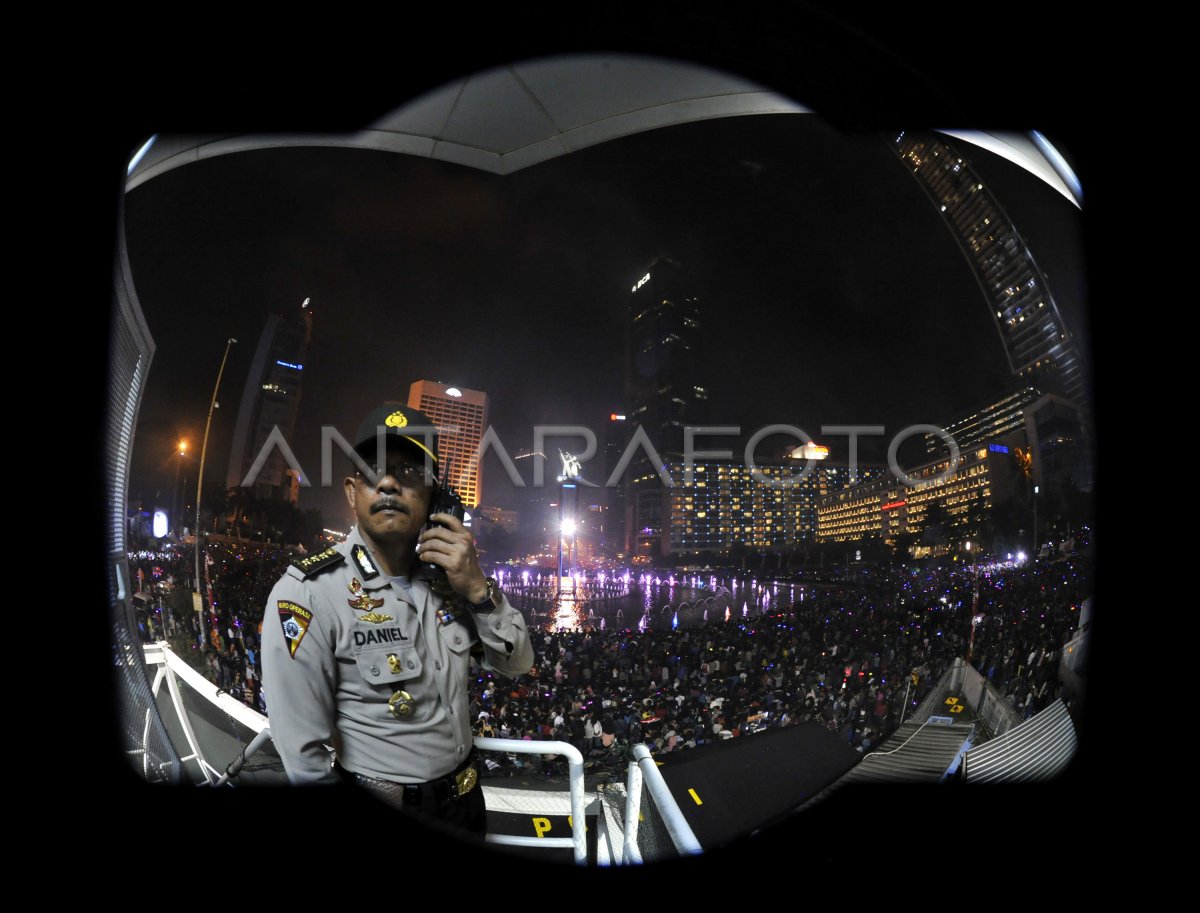 PERAYAAN TAHUN BARU DI BUNDARAN HI | ANTARA Foto