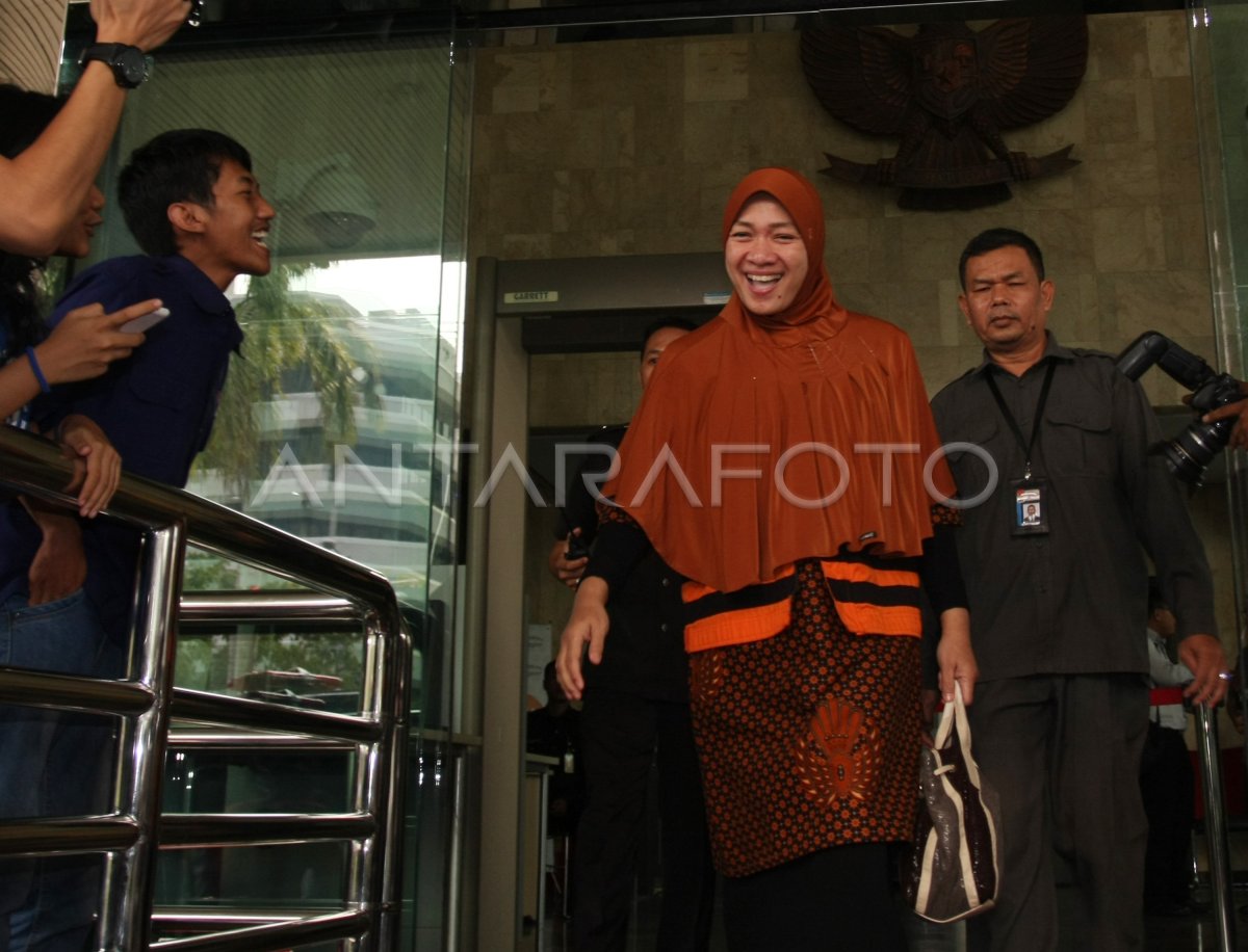 PEMERIKSAAN NUR LATIFAH | ANTARA Foto