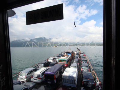 TRANSPORTASI DANAU TOBA | ANTARA Foto