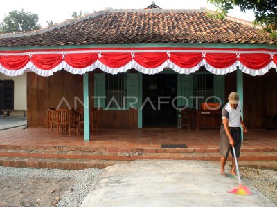 RUMAH PENGASINGAN BUNG KARNO DI RENGASDENGKLOK | ANTARA Foto