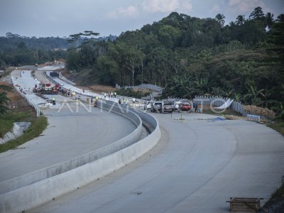 PEMBANGUNAN JALAN TOL BALIKPAPAN-SAMARINDA | ANTARA Foto