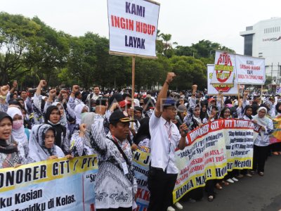 AKSI DEMO GURU TIDAK TETAP | ANTARA Foto