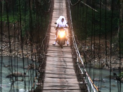 JEMBATAN GANTUNG RUSAK DI BOGOR | ANTARA Foto