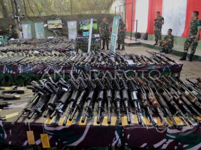 SENJATA SISA KONFLIK SERAHAN WARGA ACEH | ANTARA Foto