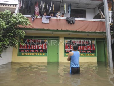 BANJIR KAMPUNG MAKASAR JAKARTA TIMUR | ANTARA Foto