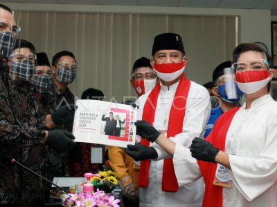 PENDAFTARAN CALON WALI KOTA TANGSEL | ANTARA Foto