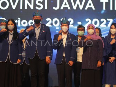 GUBERNUR JAWA TIMUR HADIRI PELANTIKAN DPD PARTAI DEMOKRAT JATIM | ANTARA Foto