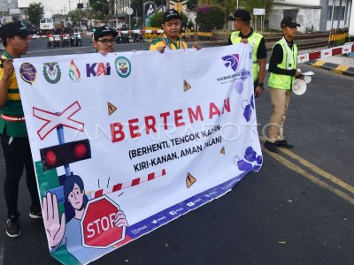 Kampanye keselamatan di perlintasan KA | ANTARA Foto