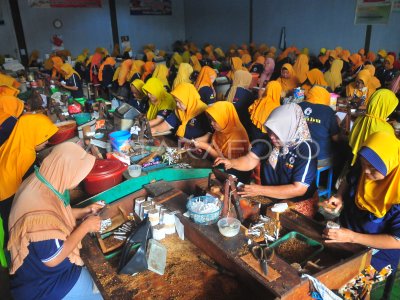 Kenaikan tarif cukai rokok 2024 | ANTARA Foto