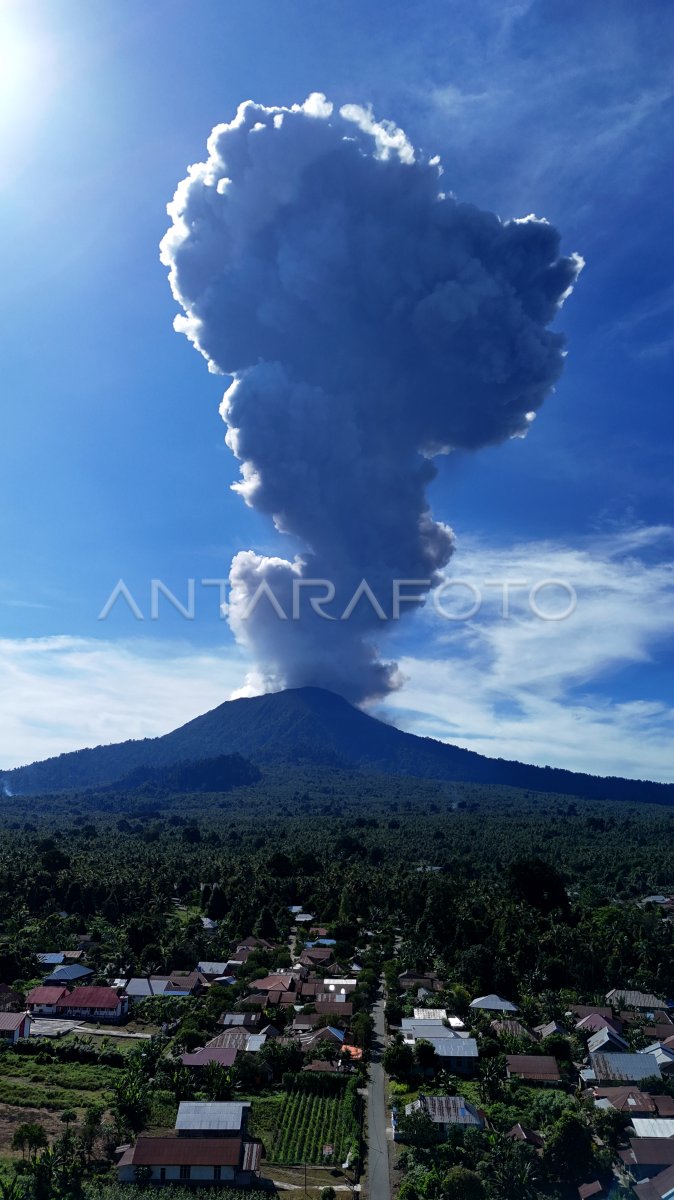 Gunung Ibu di Halmahera Barat kembali erupsi | ANTARA Foto Gunung Ibu di Halmahera Barat kembali erupsi | ANTARA Foto
