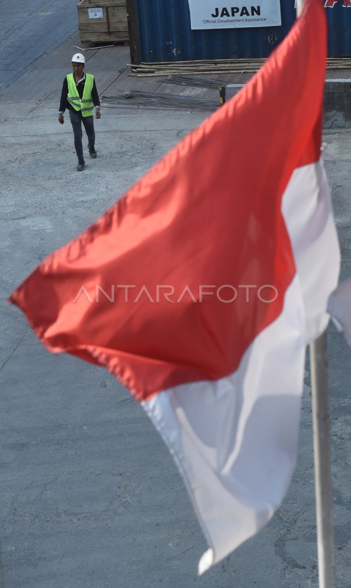 KENAIKAN UPAH BURUH BANGUNAN INDONESIA | ANTARA Foto KENAIKAN UPAH BURUH BANGUNAN INDONESIA | ANTARA Foto