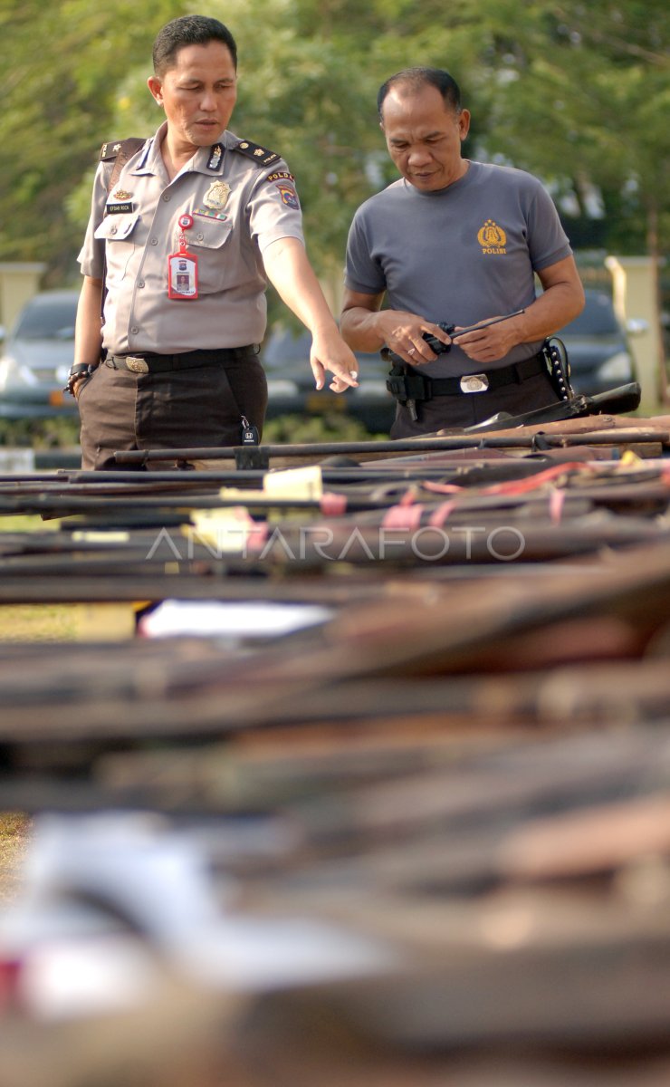 PEMUSNAHAN SENJATA API ILEGAL | ANTARA Foto