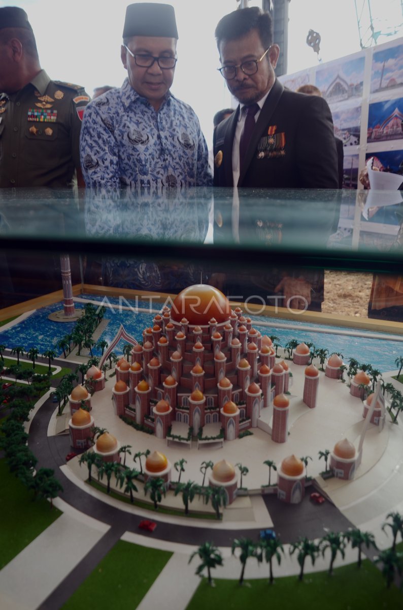 Pembangunan Masjid 99 Kubah Antara Foto